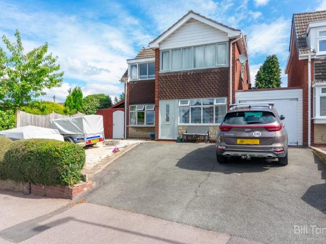 4 bedroom link detached house for sale