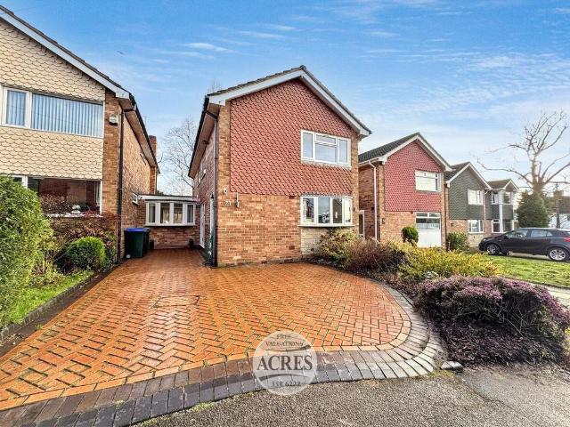 4 bedroom link detached house for sale