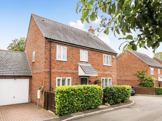 4 bedroom link detached house for sale