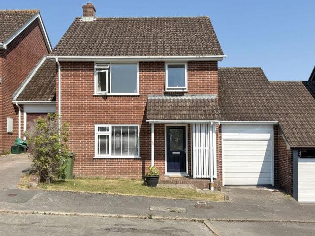 4 bedroom link detached house for sale