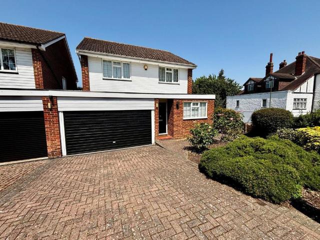 4 bedroom link detached house for sale
