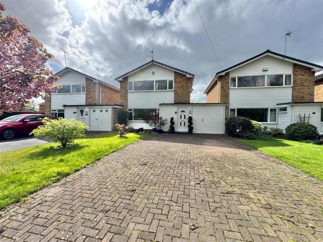 4 bedroom link detached house for sale