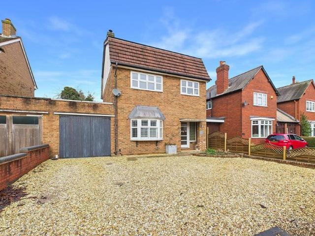 4 bedroom link detached house for sale