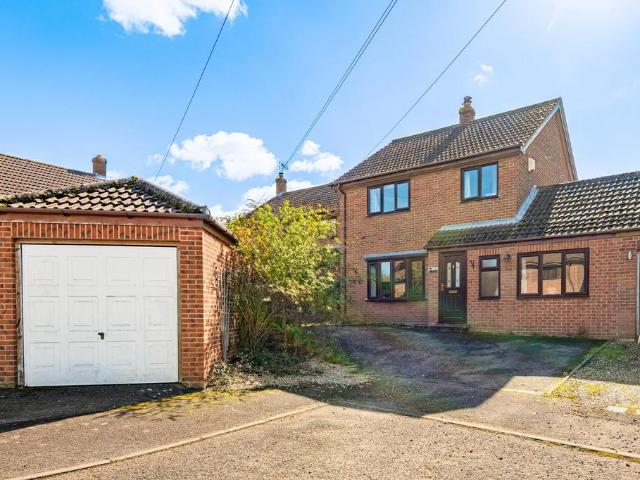 4 bedroom link detached house for sale
