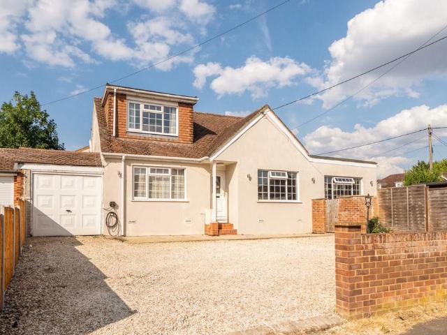 4 bedroom link detached house for sale