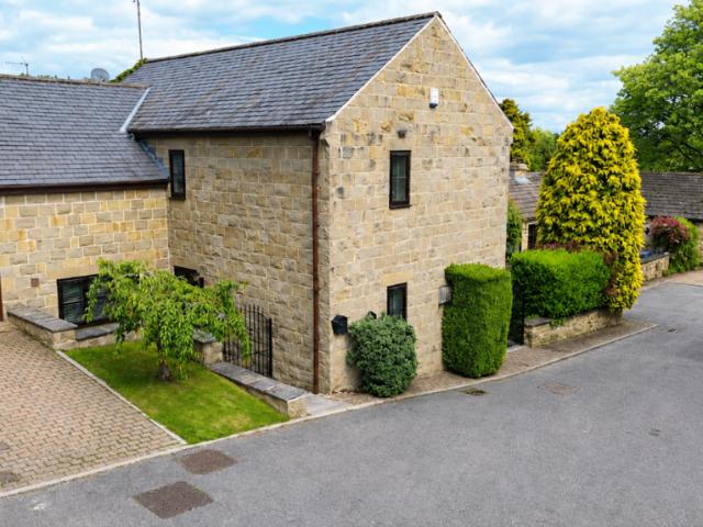 4 bedroom link detached house for sale
