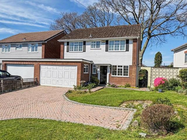 4 bedroom link detached house for sale