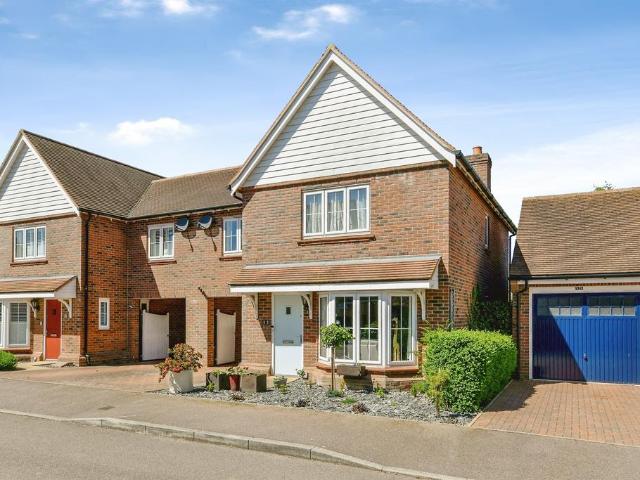 4 bedroom link detached house for sale