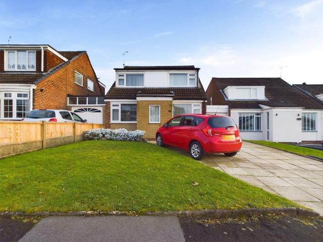 4 bedroom link detached house for sale