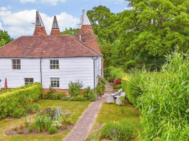 4 bedroom link detached house for sale