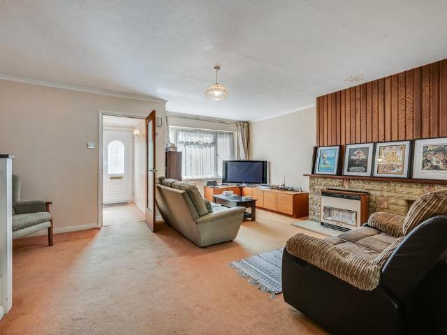 4 bedroom link detached house for sale