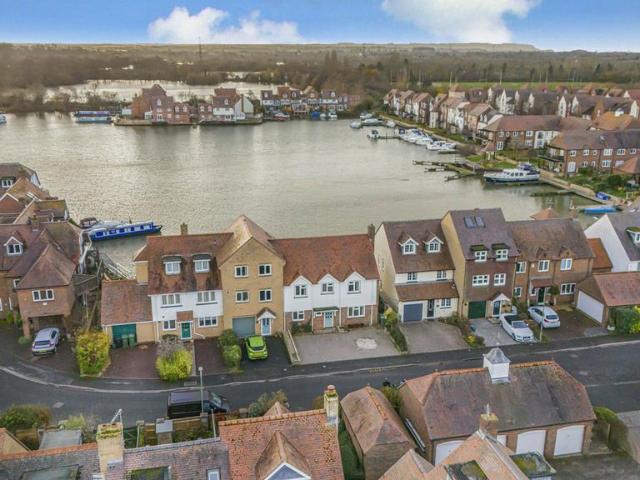 4 bedroom link detached house for sale