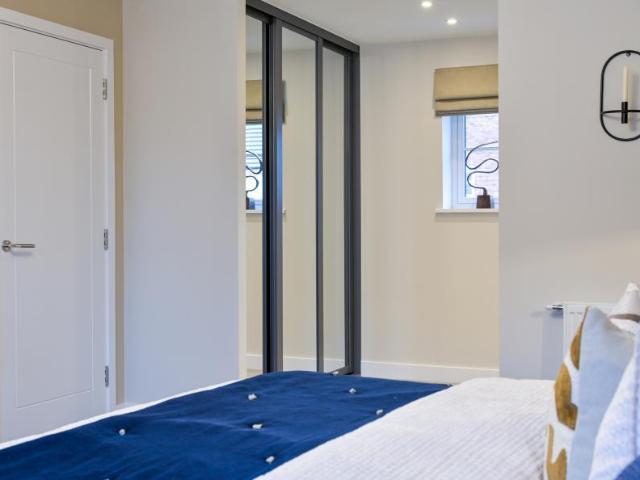 4 bedroom link detached house for sale