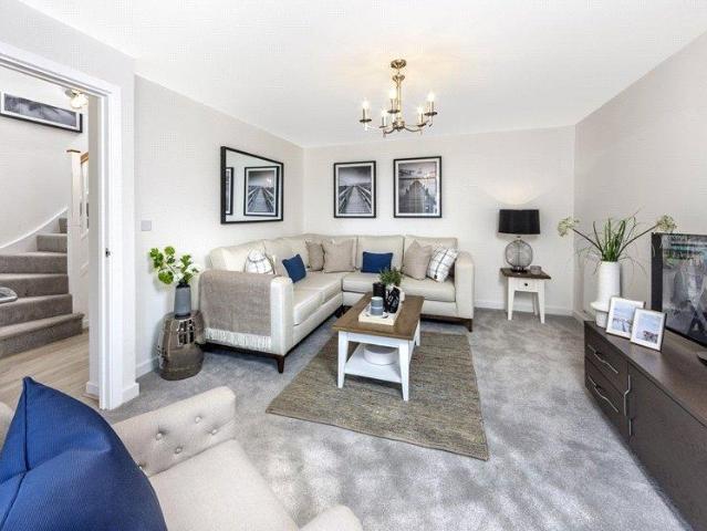 4 bedroom link detached house for sale