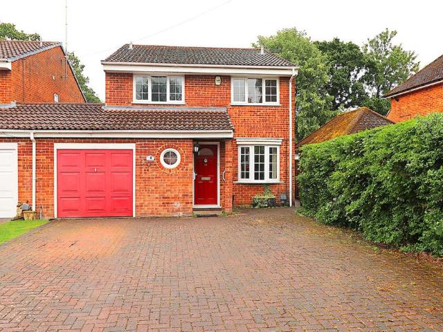 4 bedroom link detached house for sale