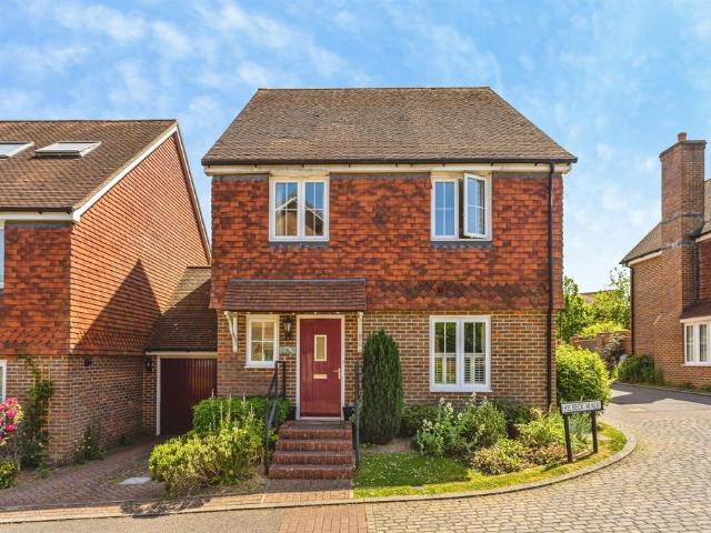 4 bedroom link detached house for sale