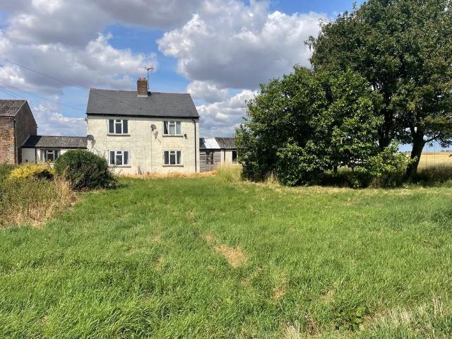 4 bedroom link detached house for sale