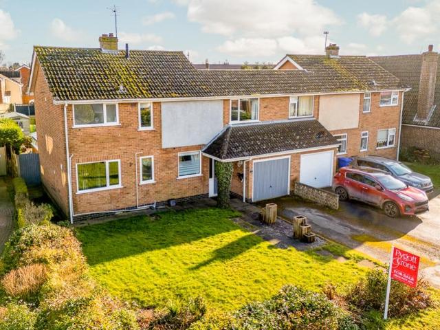 4 bedroom link detached house for sale