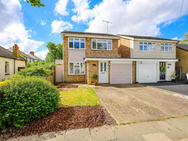 4 bedroom link detached house for sale
