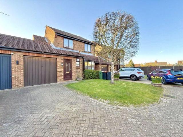 4 bedroom link detached house for sale