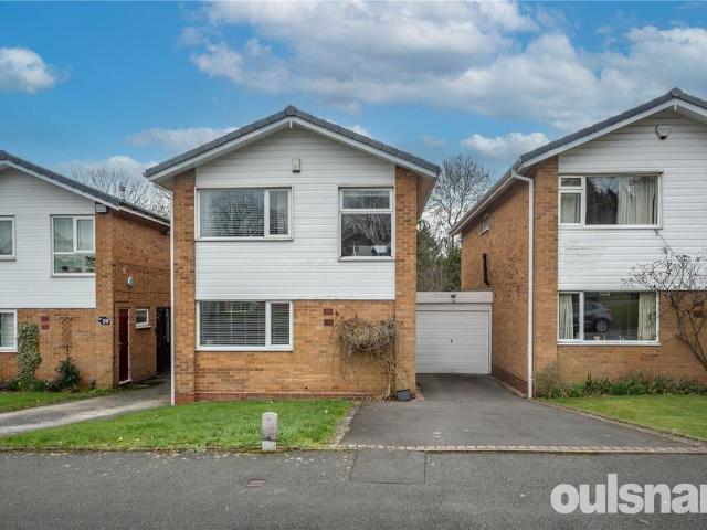 4 bedroom link detached house for sale