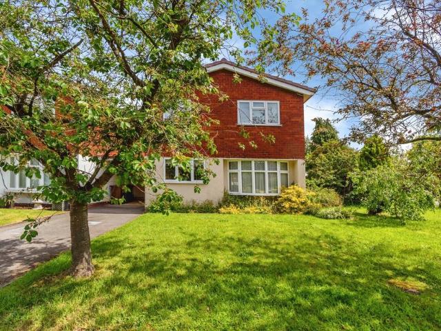 4 bedroom link detached house for sale