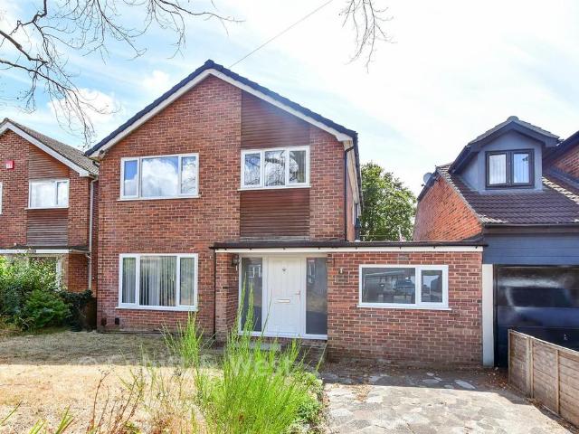 4 bedroom link detached house for sale