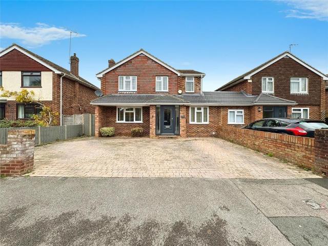 4 bedroom link detached house for sale