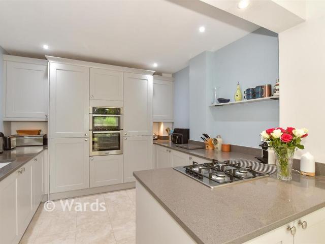 4 bedroom link detached house for sale