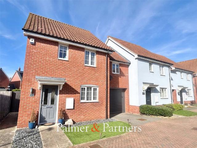 4 bedroom link detached house for sale