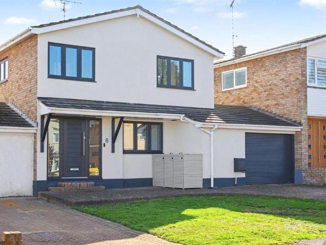 4 bedroom link detached house for sale