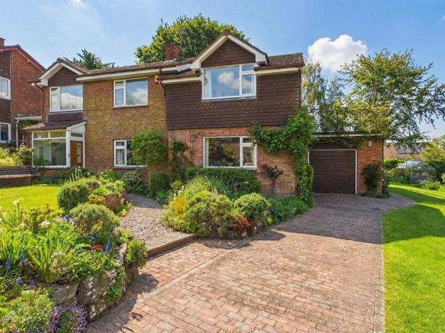 4 bedroom link detached house for sale