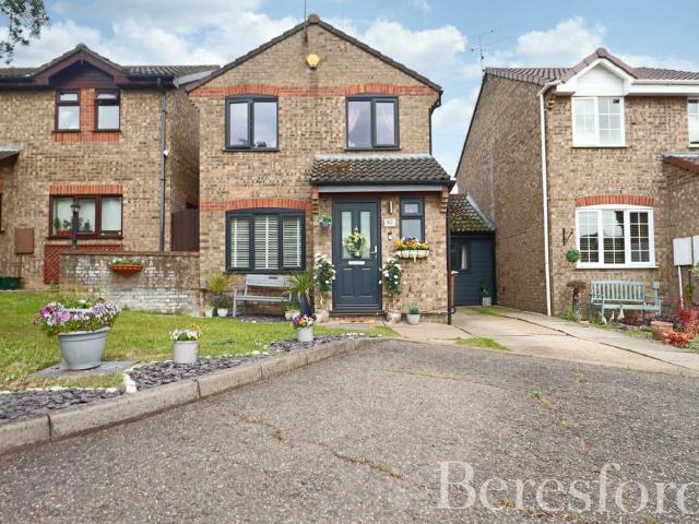 4 bedroom link detached house for sale