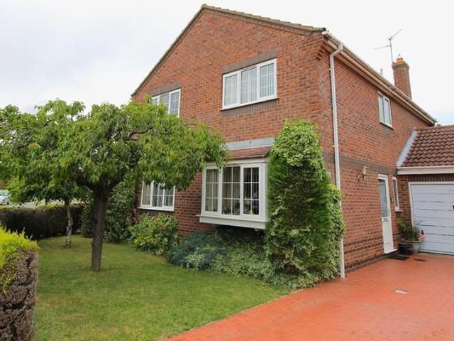 4 bedroom link detached house for sale
