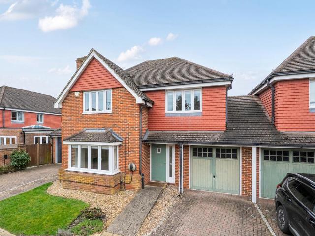 4 bedroom link detached house for sale