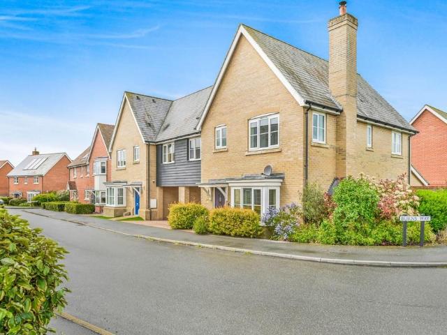 4 bedroom link detached house for sale