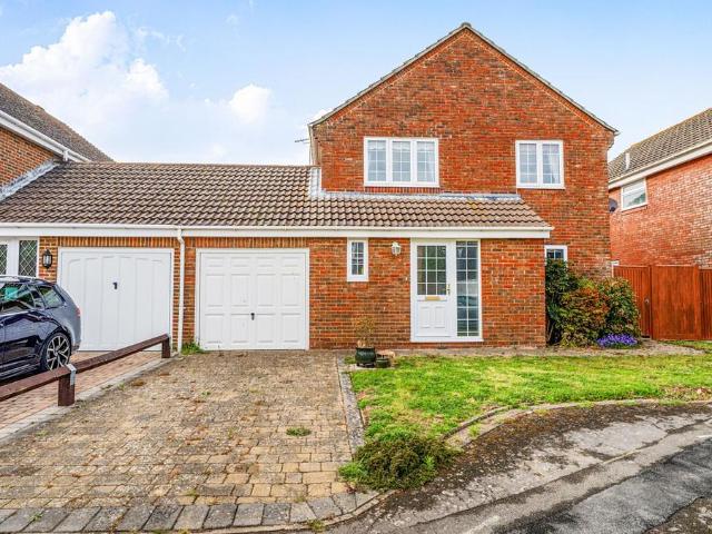 4 bedroom link detached house for sale