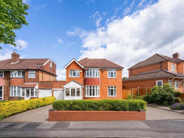 4 bedroom link detached house for sale