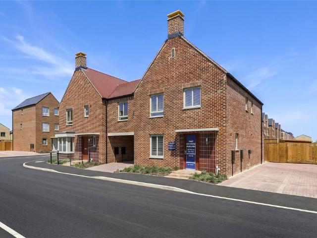 4 bedroom link detached house for sale