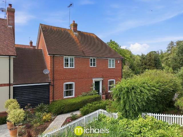 4 bedroom link detached house for sale