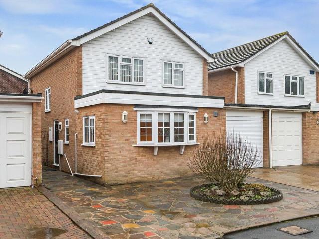 4 bedroom link detached house for sale