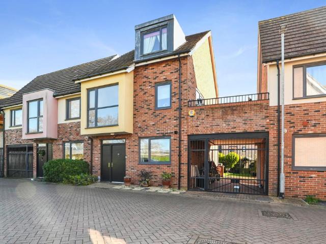 4 bedroom semi detached house for sale