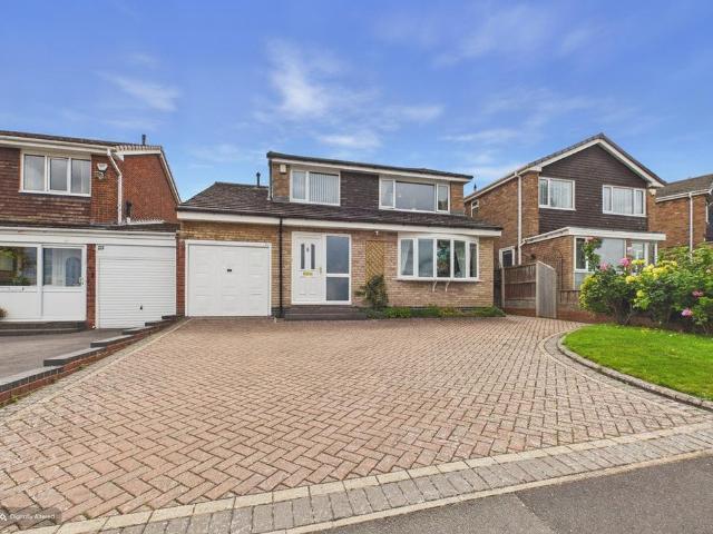 4 bedroom link detached house for sale