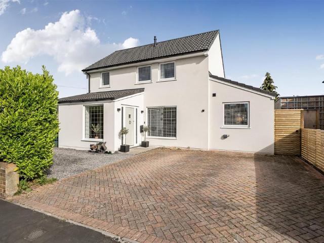 4 bedroom link detached house for sale