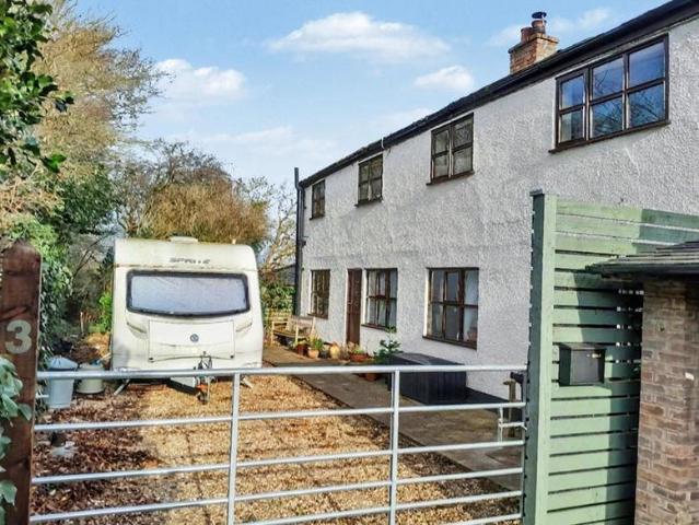 4 bedroom link detached house for sale