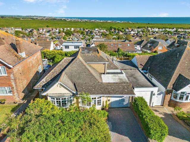 4 bedroom link detached house for sale