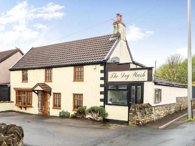4 bedroom link detached house for sale