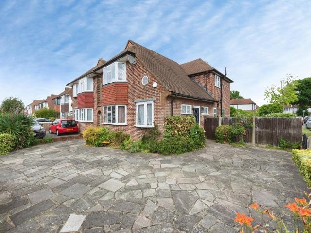 4 bedroom link detached house for sale