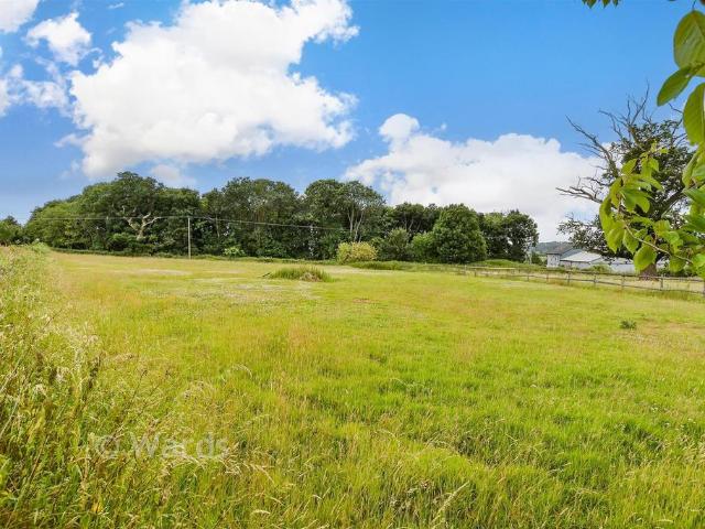 4 bedroom link detached house for sale