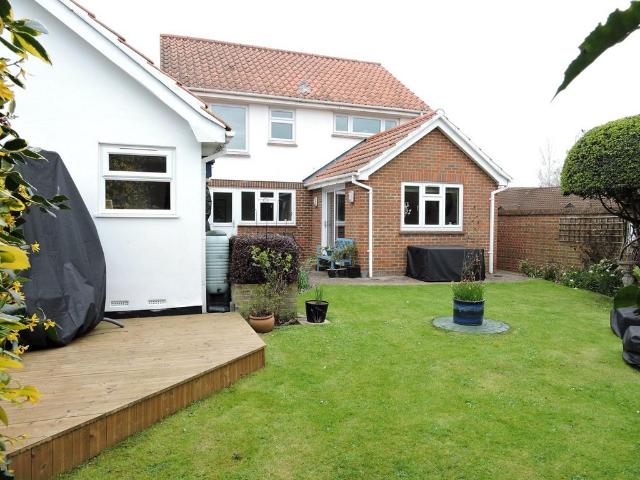 4 bedroom link detached house for sale